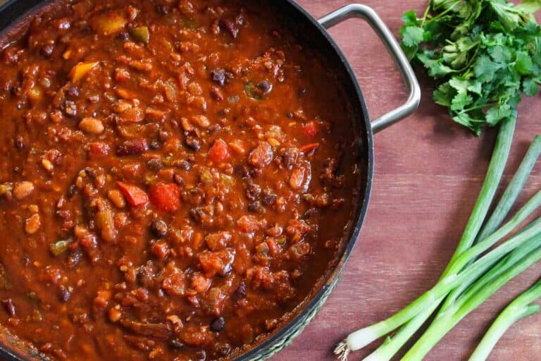 Easy Vegan Chilli Recipe - The Pesky Vegan