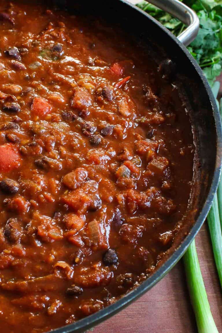 Easy Vegan Chilli Recipe - The Pesky Vegan