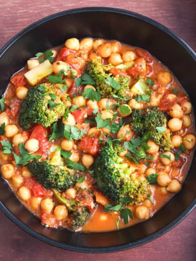 15-Minute Chickpea Stew - The Pesky Vegan