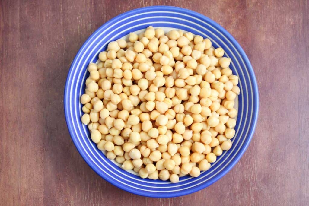 10-Minute Vegan Chickpea Salad (Garbanzo Beans) - The Pesky Vegan
