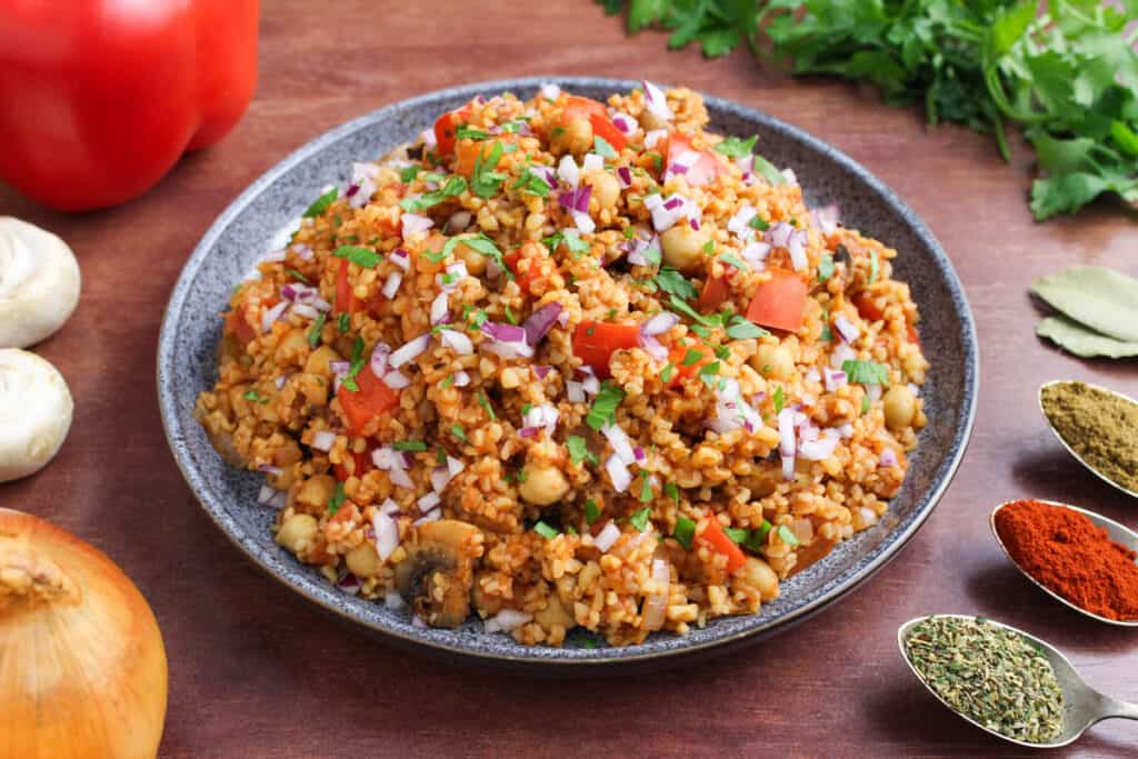 Smoky Bulgur Pilav with Tomatoes and Chickpeas - The Pesky Vegan